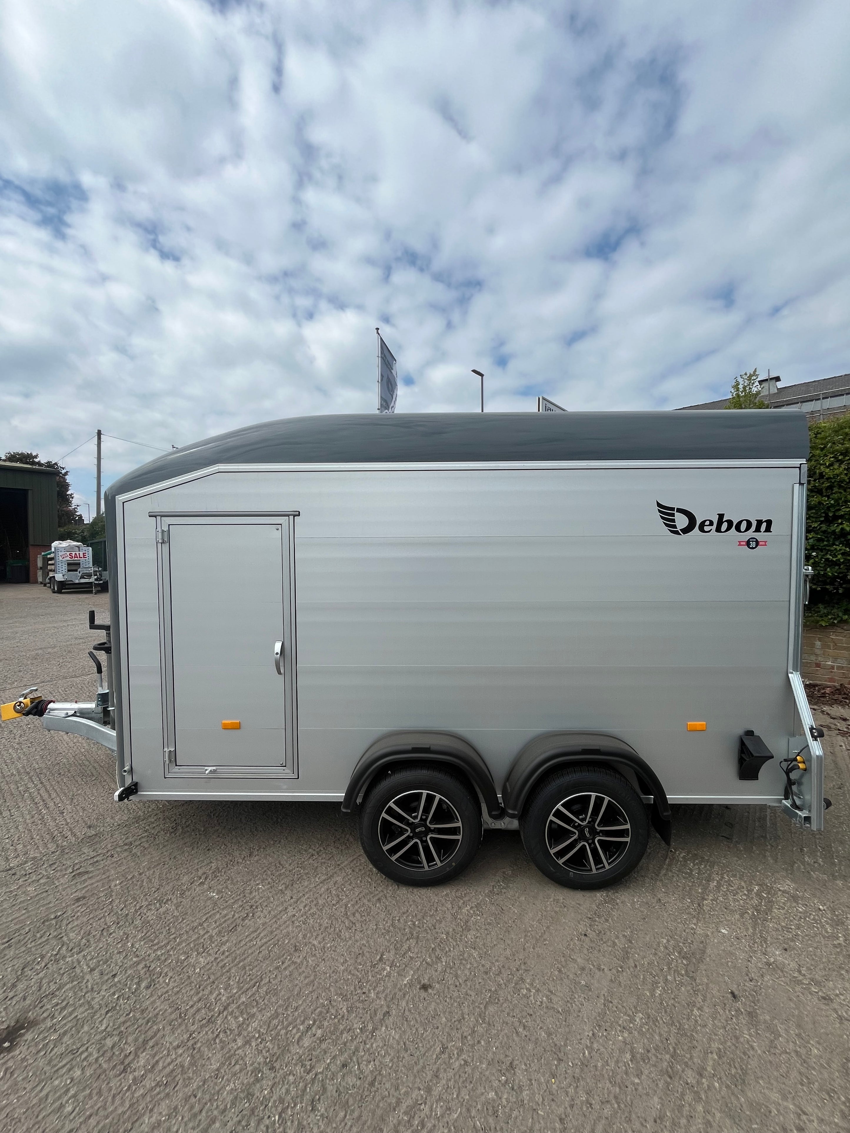 Debon Roadster C700 Box Trailer | 2600kg Twin Axle – Jayray – Jayray ...